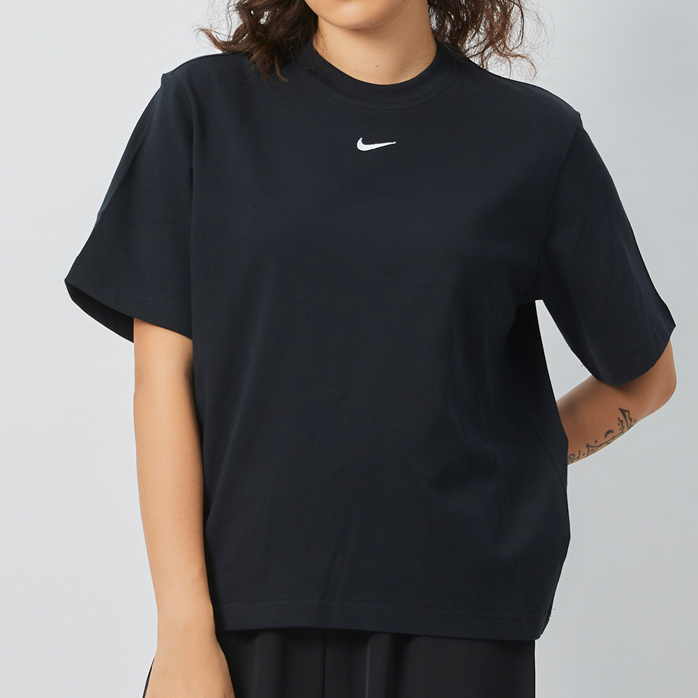 Nike NSW Essential Boxy 女 黑 刺繡 小勾 基本款 舒適 圓領 運動 短袖 DD1238-010 - PChome 24h購物