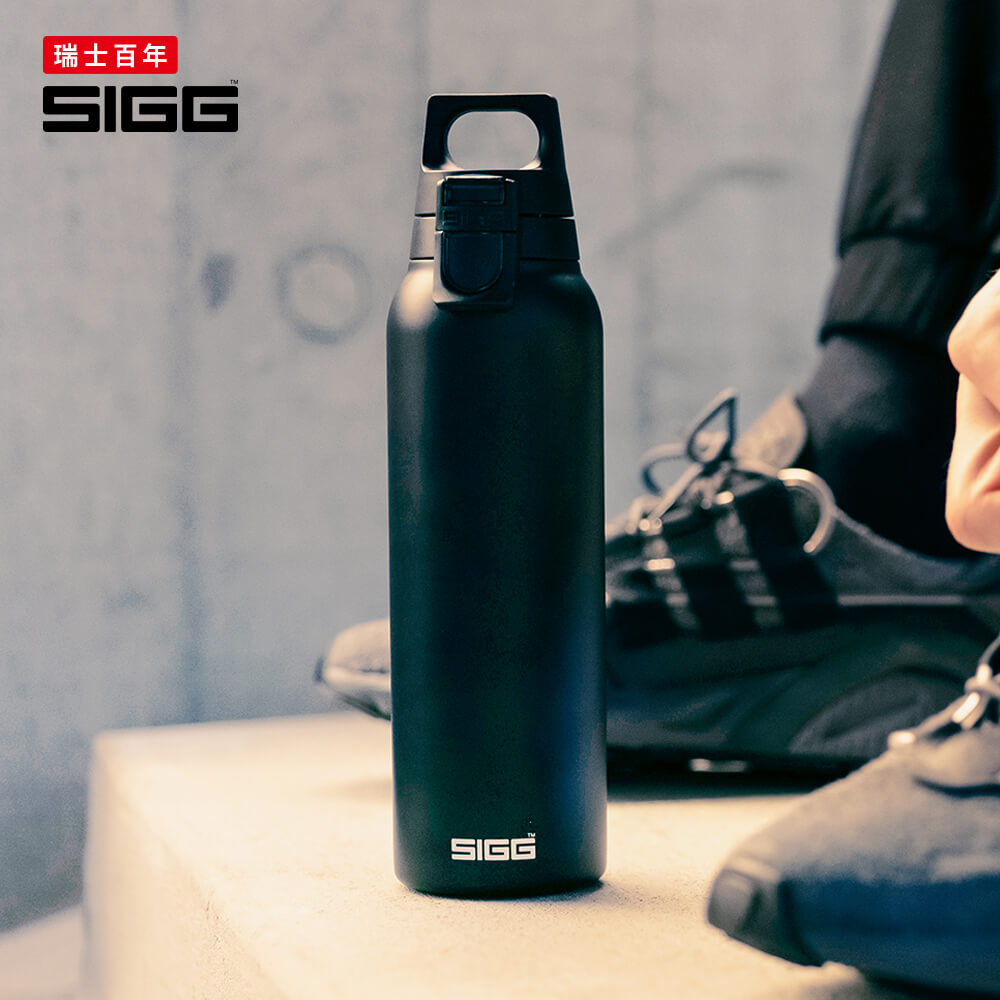 瑞士百年 SIGG 彈蓋輕量保溫瓶 550ml - 純黑 - PChome 24h購物