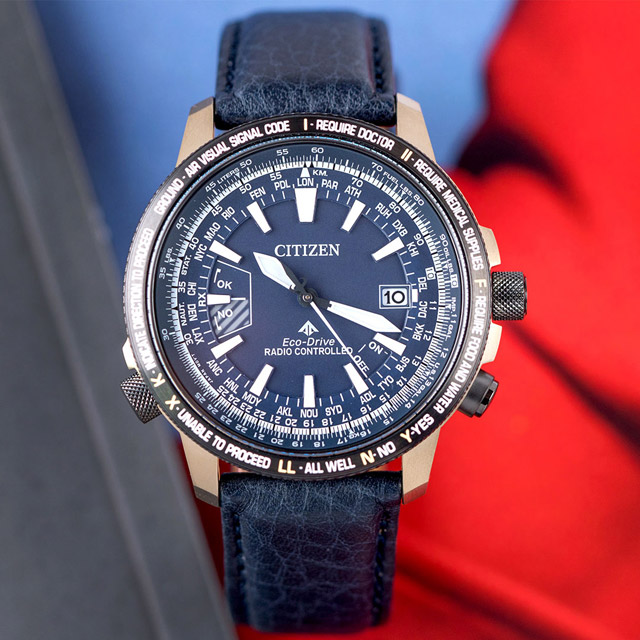 【CITIZEN 星辰】PROMASTER 穩重型男光動能電波對時真皮腕錶/黑藍x藍面(CB0204-14L) - PChome 24h購物