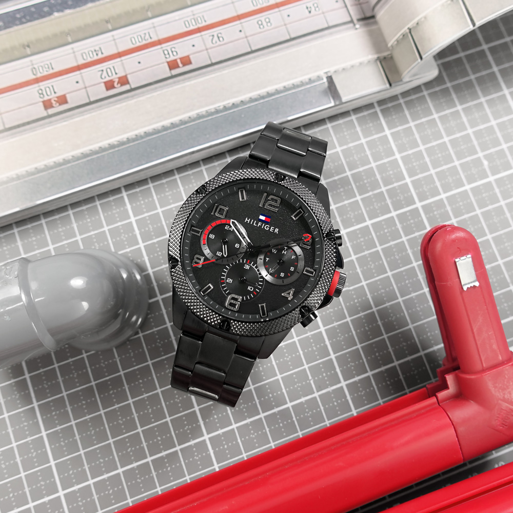 TOMMY HILFIGER / 1792030 / 簡約三眼 大刻度 運動潮流 星期日期 不鏽鋼手錶 鍍黑 46mm - PChome 24h購物