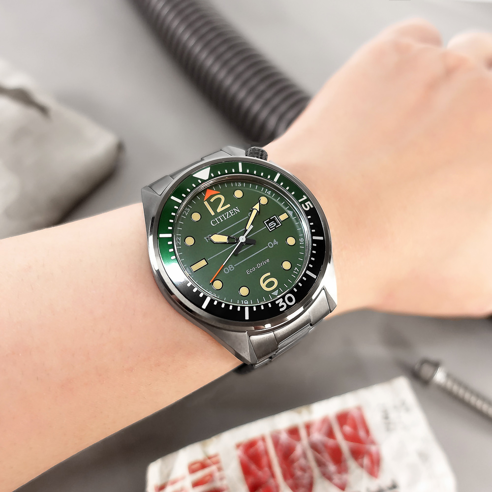 CITIZEN / AW1717-81X / 光動能 都會時尚 日期 防水100米 不鏽鋼手錶 綠x灰 44mm - PChome 24h購物
