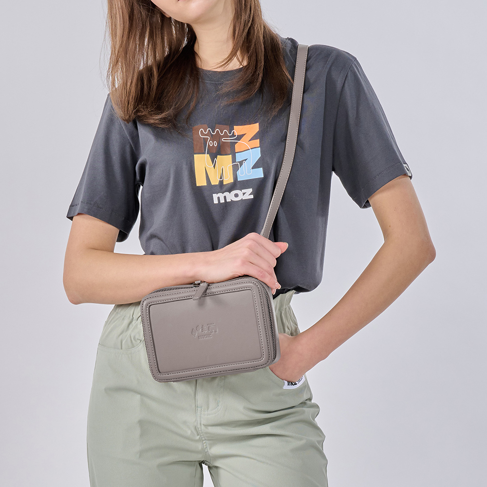 moz瑞典 駝鹿 皮革 防潑水 斜背相機包 (栗子色) - PChome 24h購物