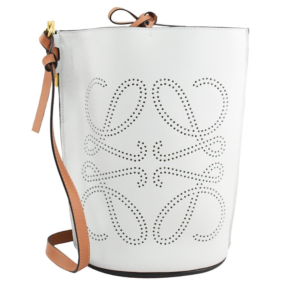 LOEWE Gate Bucket 經典徽章LOGO斜背直式水桶包.灰/咖 - PChome 24h購物