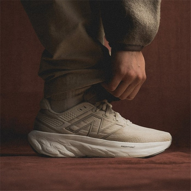 NEW BALANCE 慢跑鞋 NB1080 V13 淺卡其 2E寬楦 男 M108013T - PChome 24h購物